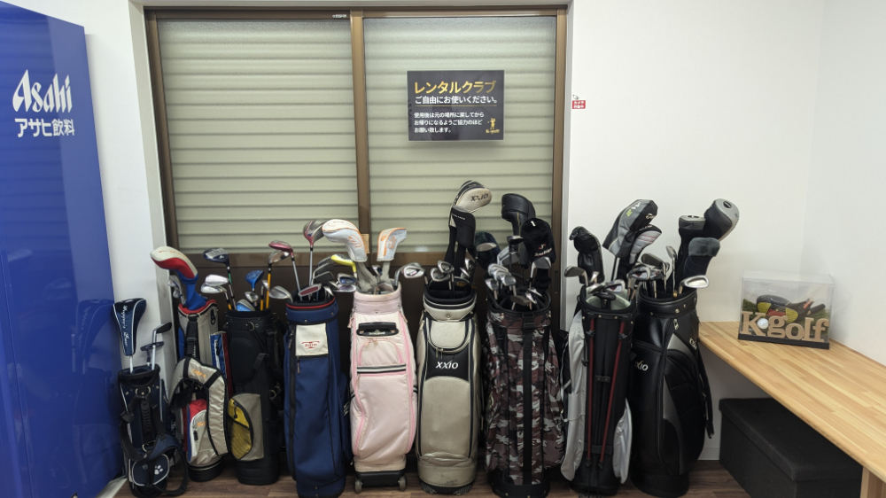 24時間営業のインドアゴルフ『K-golf』を体験！完全個室で手ぶらOK、初心者も気軽に楽しめるシミュレーター｜レポート｜西都ゆるなび